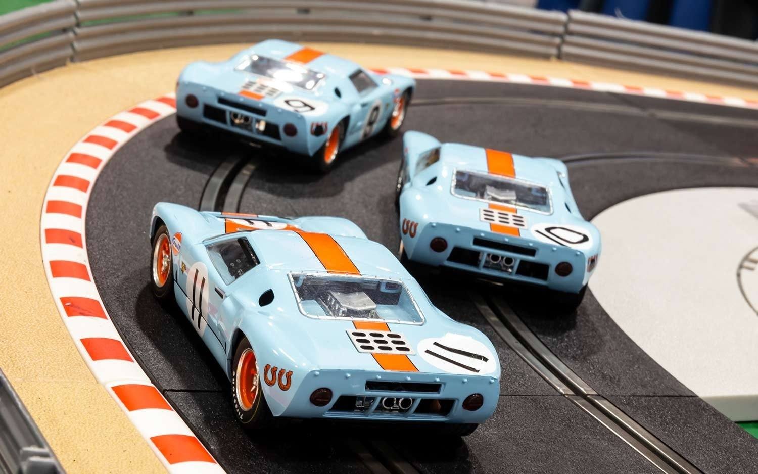 Scalextric - GT40 Gulf Le Mans Triple Pack: C3896A - B52 Online
